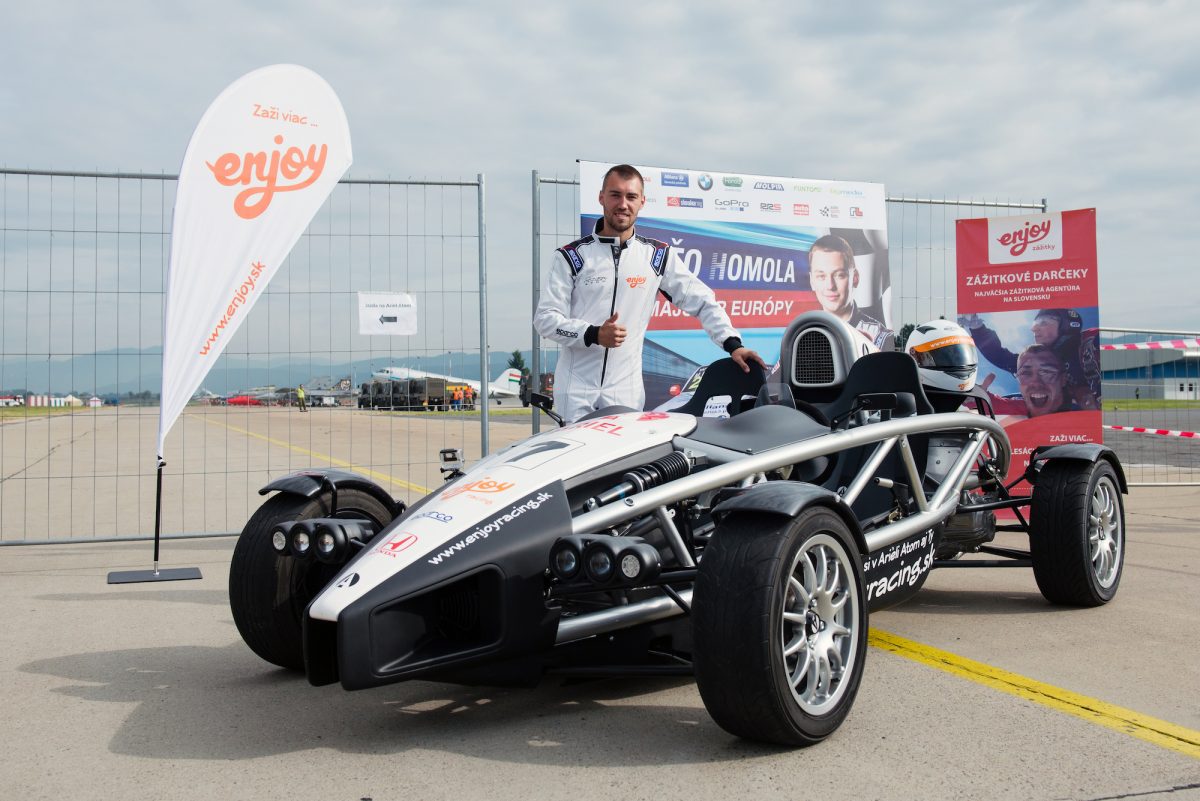 Acceleration Monsters: Cars that go From 0 to 60 MPH in Under 2.5 Seconds