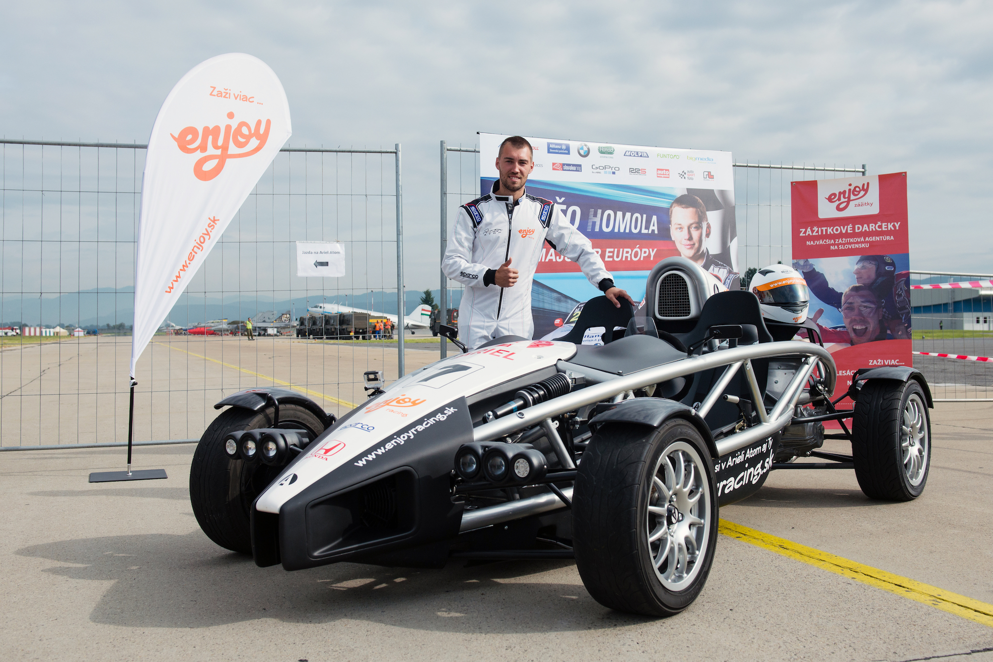 Acceleration Monsters: Cars that go From 0 to 60 MPH in Under 2.5 Seconds